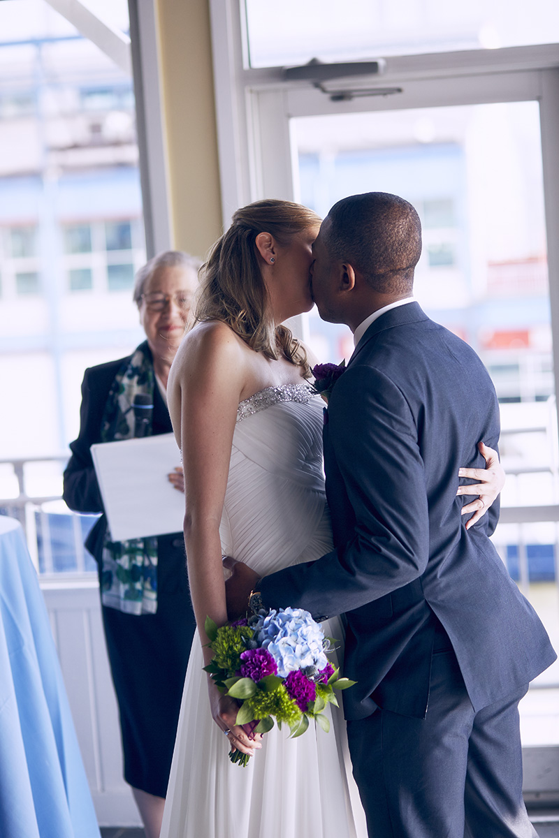 wedding first kiss