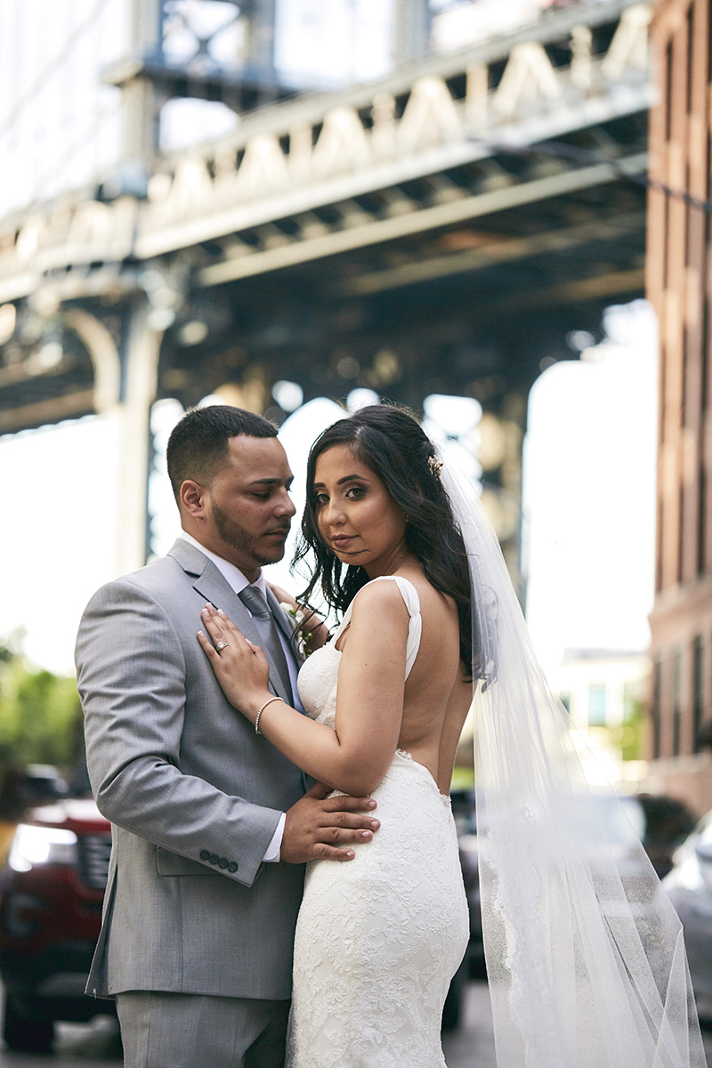 wedding photos under Manhattan bridge